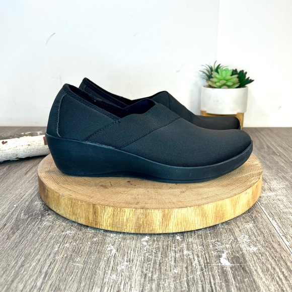 CROCS | Shoes | Crocs Womens Busy Day Stretch Wedge Comfort Shoes Black ...